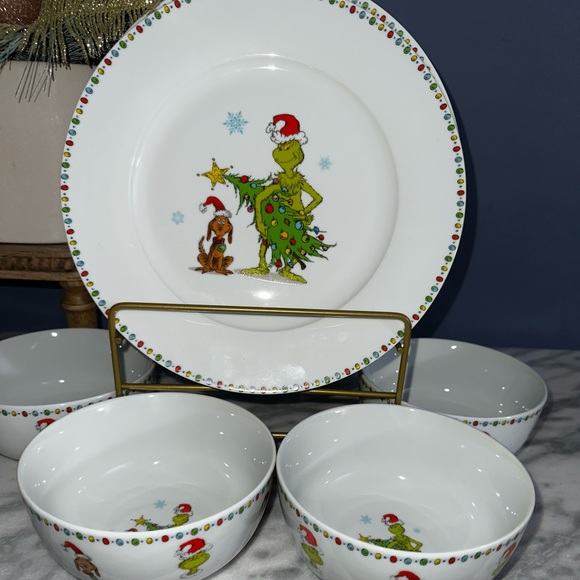 The Grinch | Dining | The Grinch Dinner Wear Set Of Eight | Poshmark